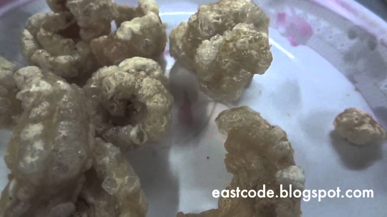 แคบหมู cap-moo Thai style Pork rind or pork scratching - YouTube