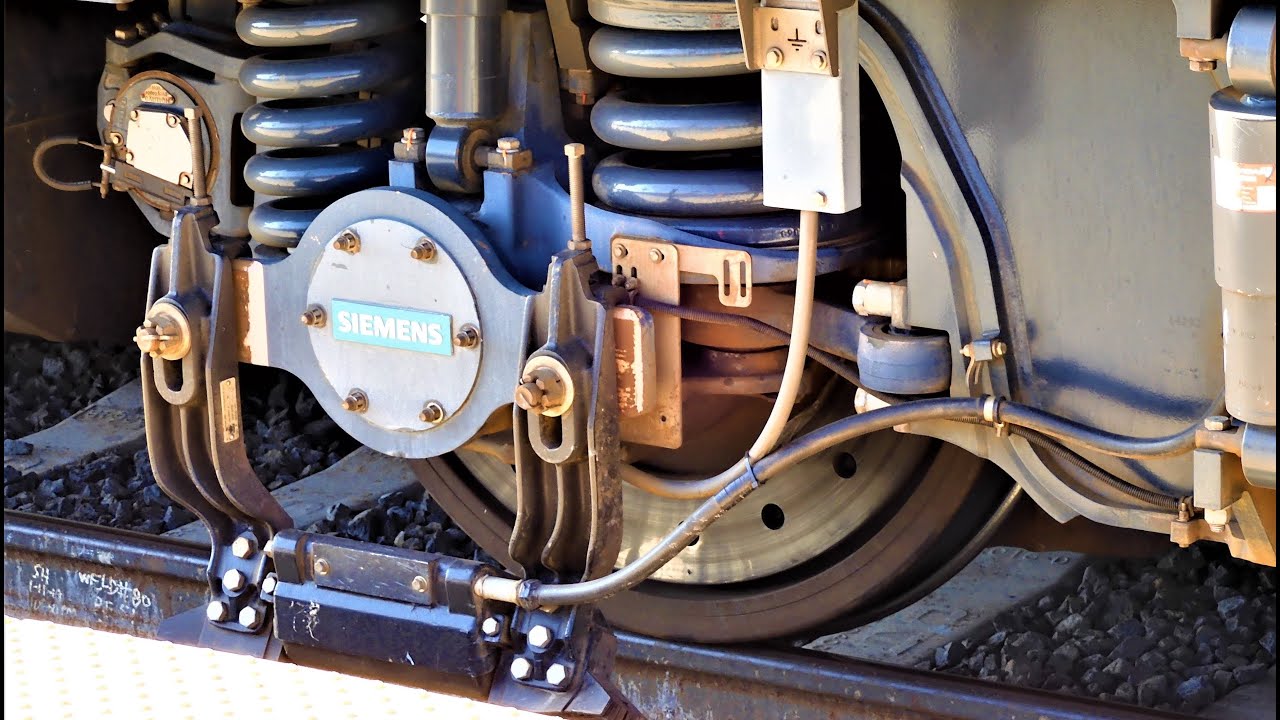 Amtrak Dynamic Brakes CDTX 2113 Amtrak Pacific Surfliner Departing Van ...