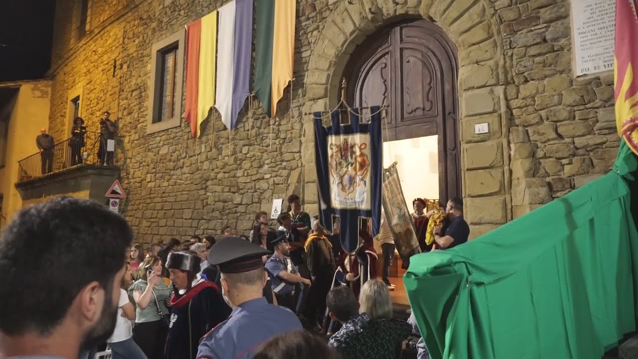 Il drappo del Palio come omaggio a Vasari - YouTube