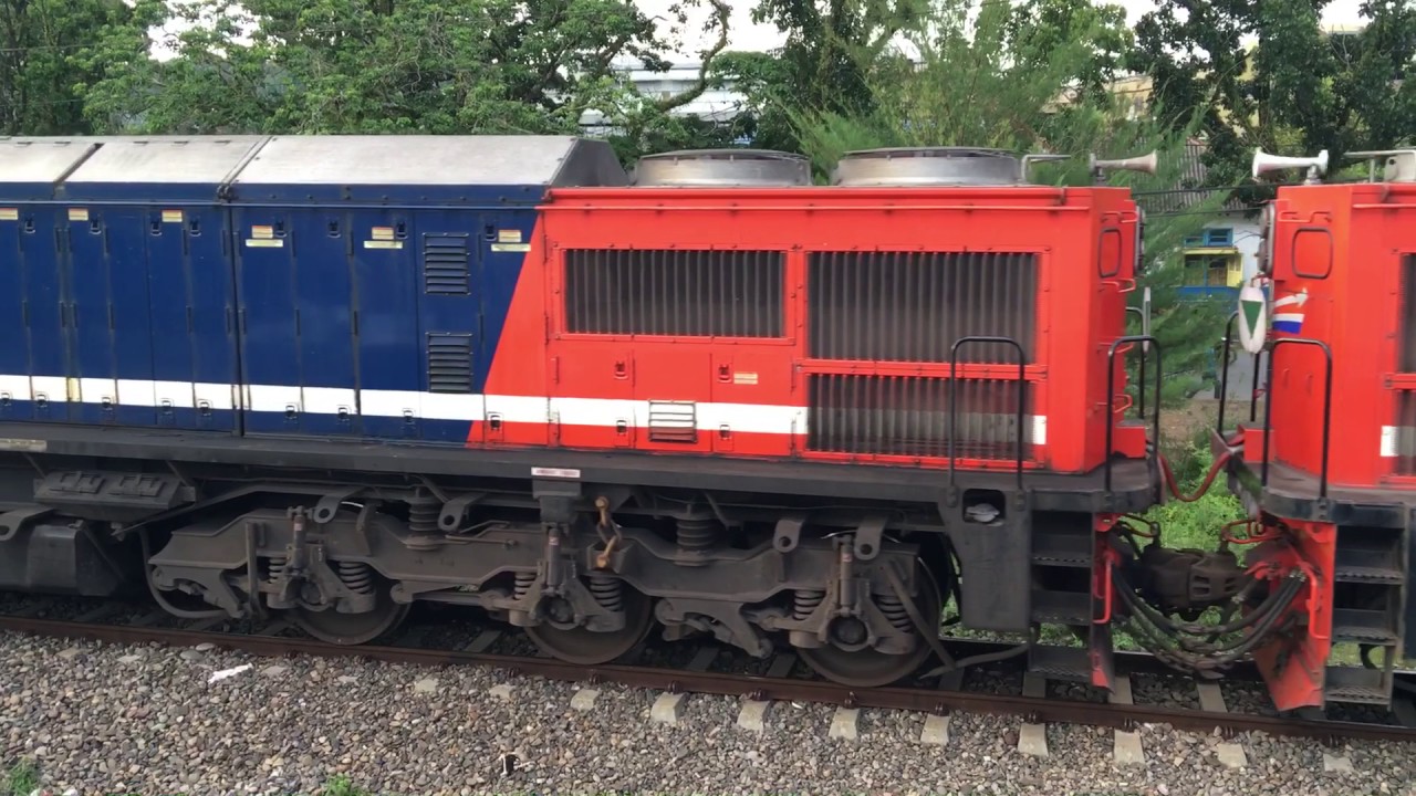 Lokomotif CC205 lagi langsiran - YouTube