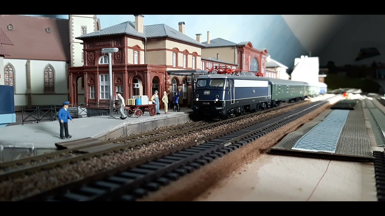 Modelleisenbahn H0 "Abfahrt Piko E10" - YouTube