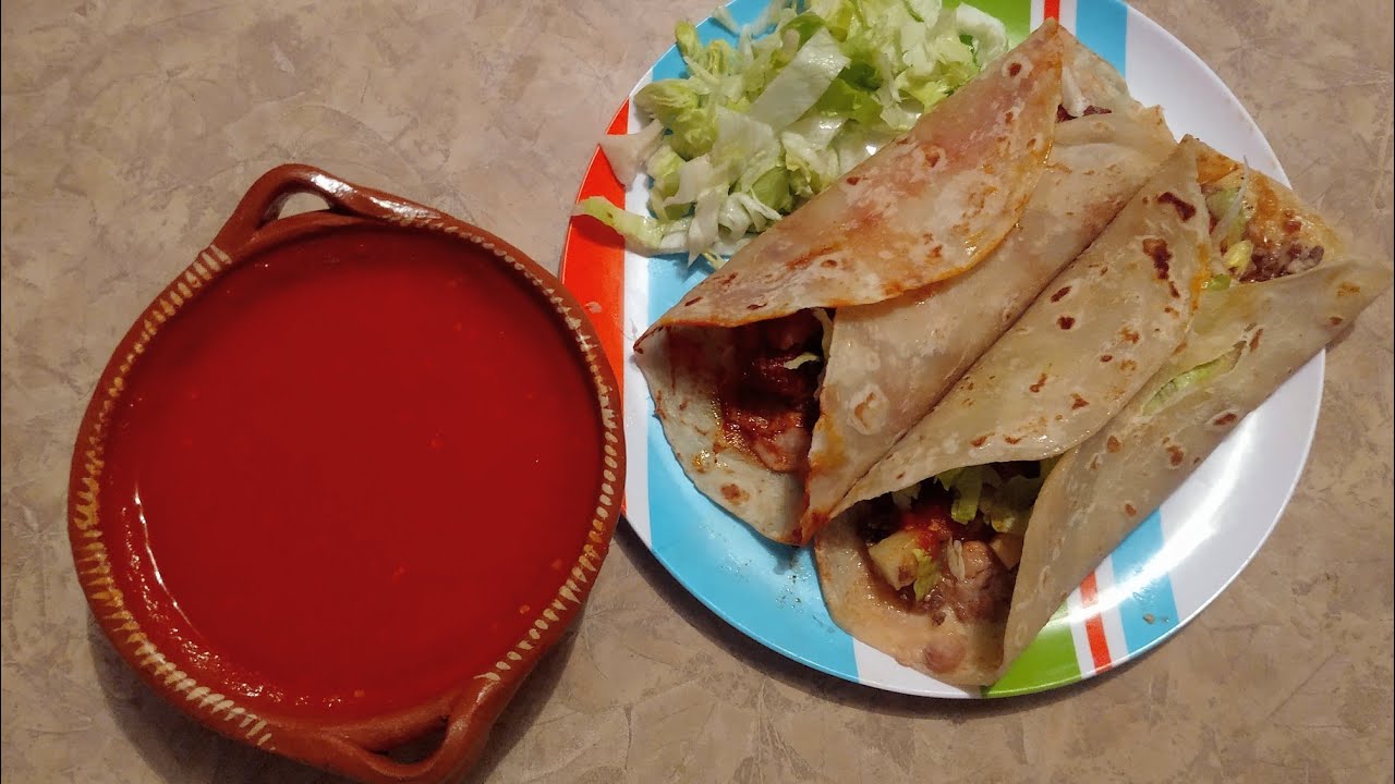 Burritos de picadillo y salsa de chile de árbol! - YouTube