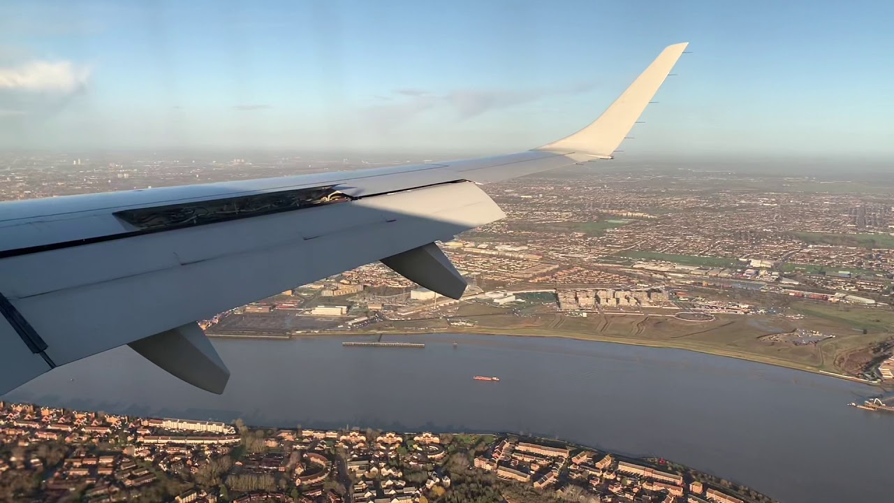 STEEP APPROACH: British Airways E190 approaching and landing at London ...