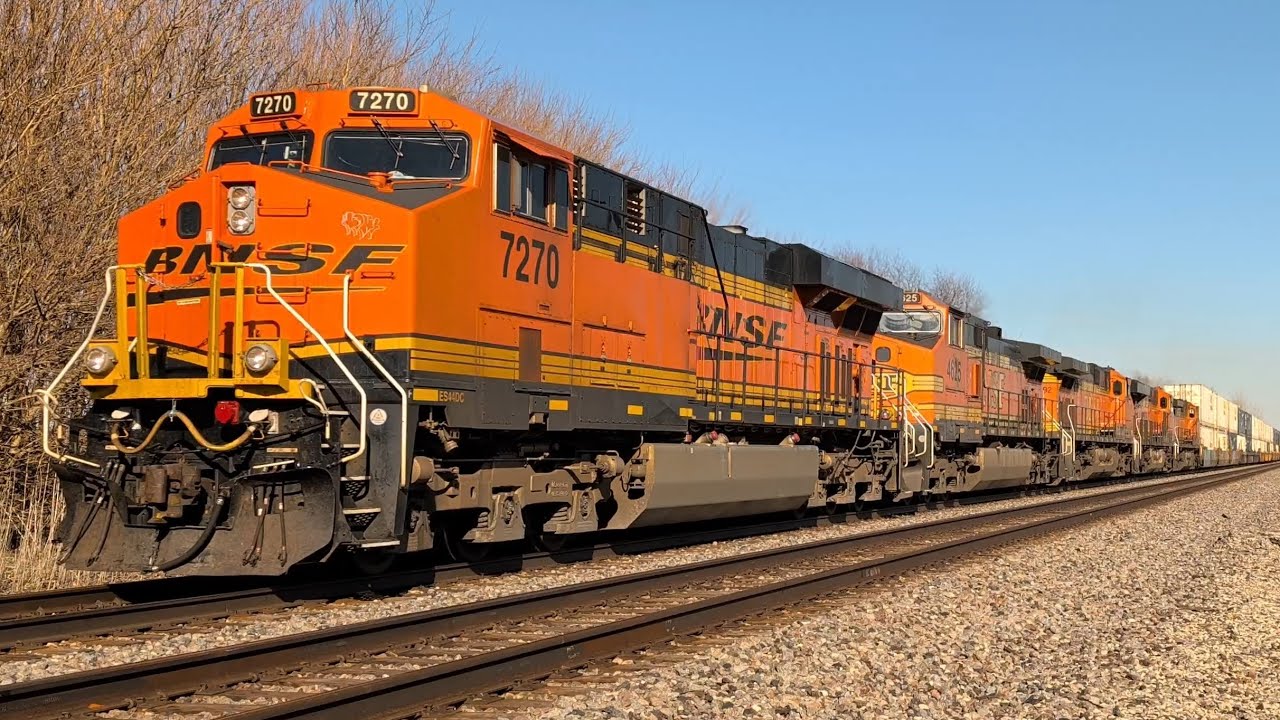 🇺🇸 SCREAMING-Fast 5-Engine Intermodal Freight Train! 🇺🇸 - YouTube