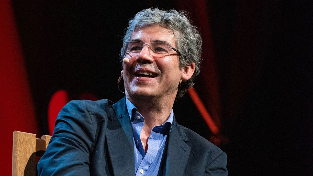 How the Queen used corgis to comfort me | David Nott - YouTube