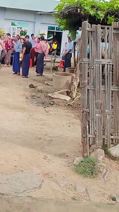 ကောင်မလေးအိမ်ကို ကားကြီးစီးပြီး တင့်တင့်တယ်တယ်နဲ့ လာတောင်းတဲ့ ချစ်သူ