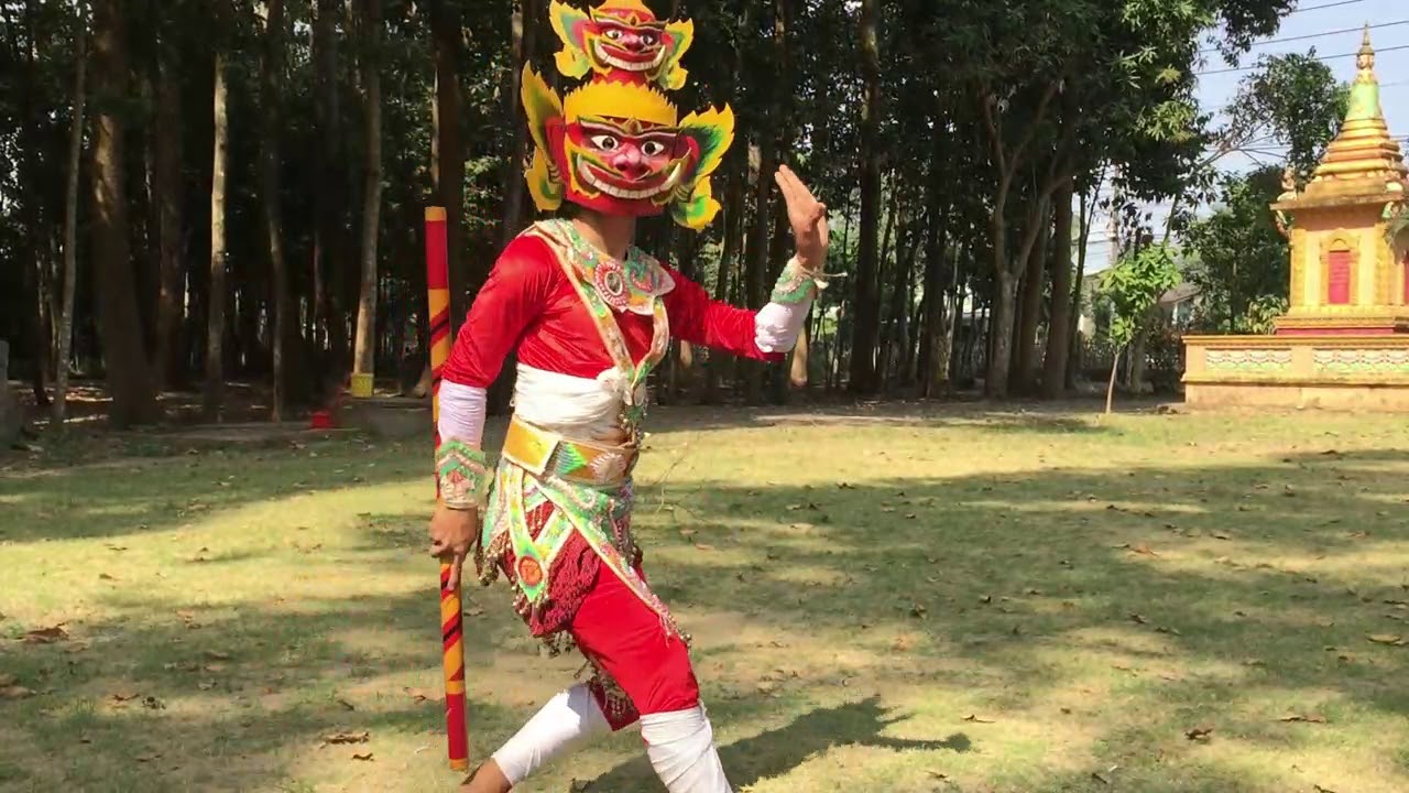 văn nghệ độc lạ múa robam chằn tinh / yak rom kuon khmer - YouTube