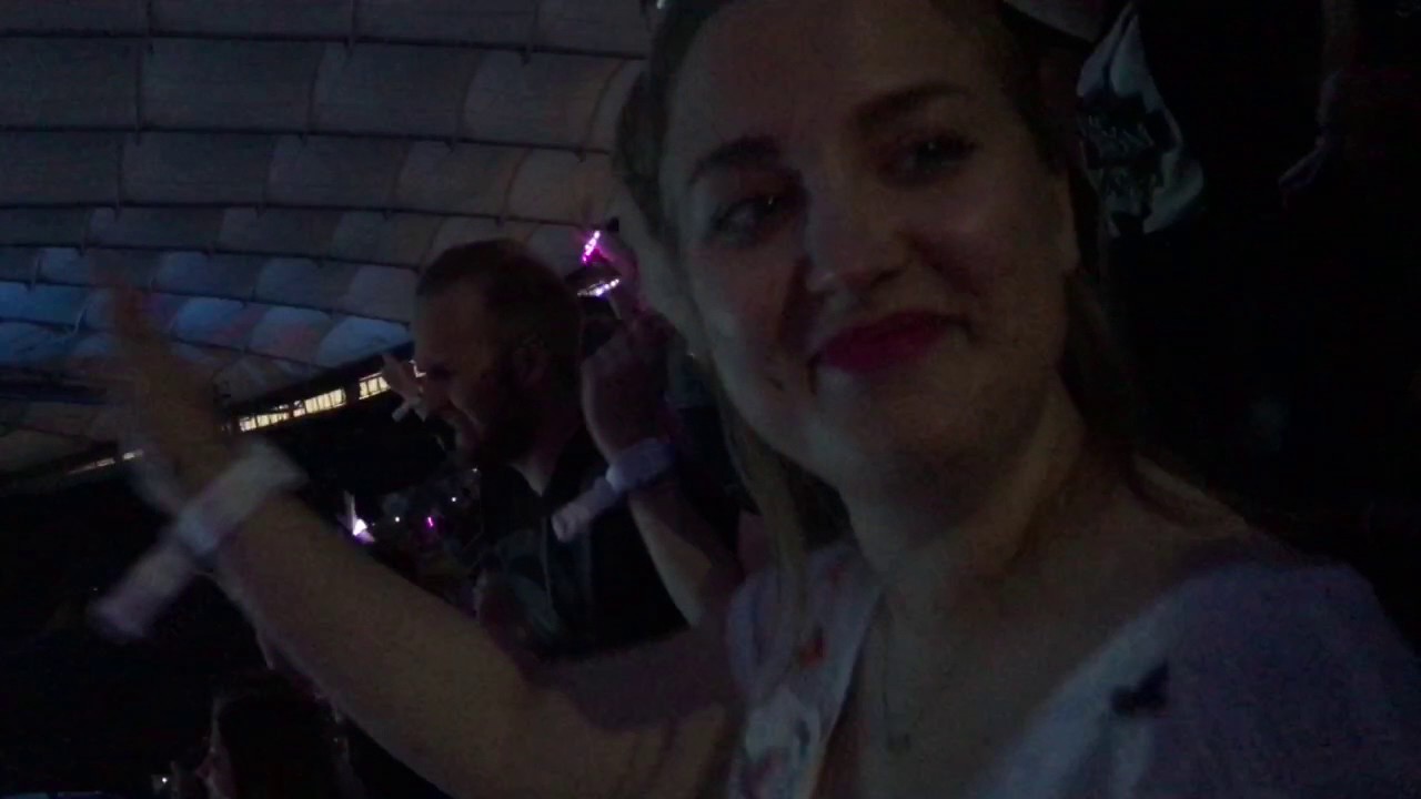 Coldplay - Charlie Brown (Live, 18.06 Warsaw) - YouTube