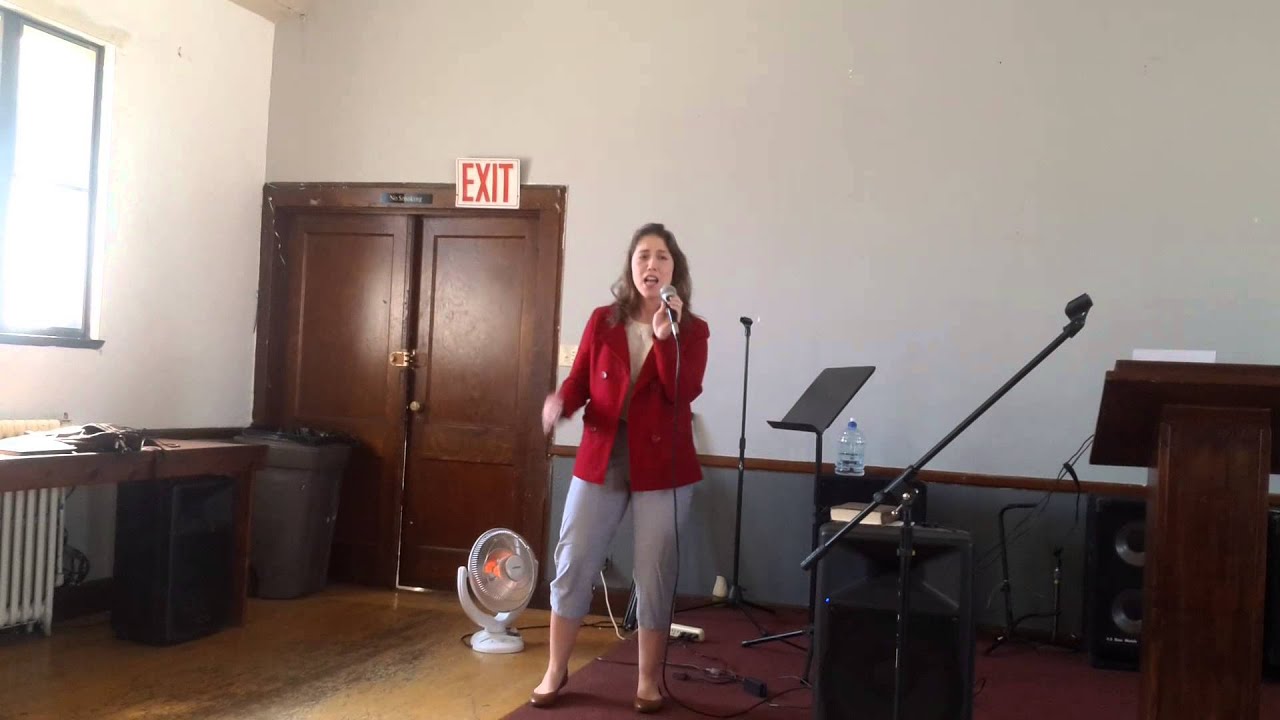 Praise and worship's lead singer Hope Voorhees - YouTube