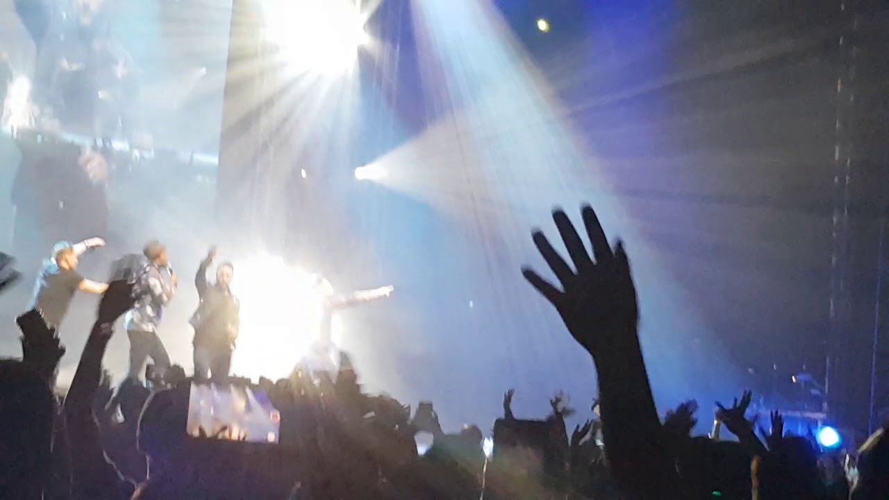 Blue Live in Singapore (02 March 2019) - Fly By - YouTube