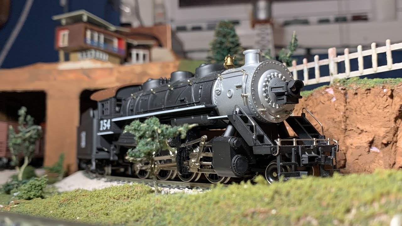 IHC’s B&LE 2-8-0 in operation - YouTube