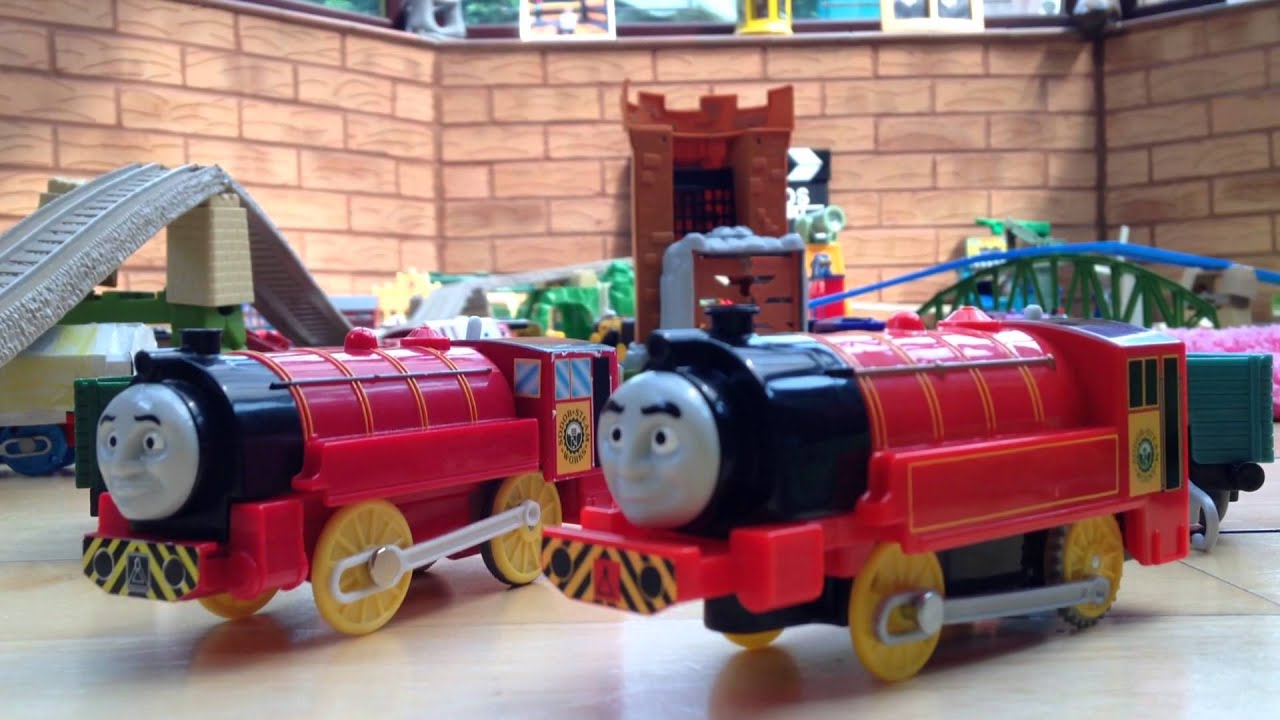 Compare trackmaster and trackmaster revolution victors - YouTube