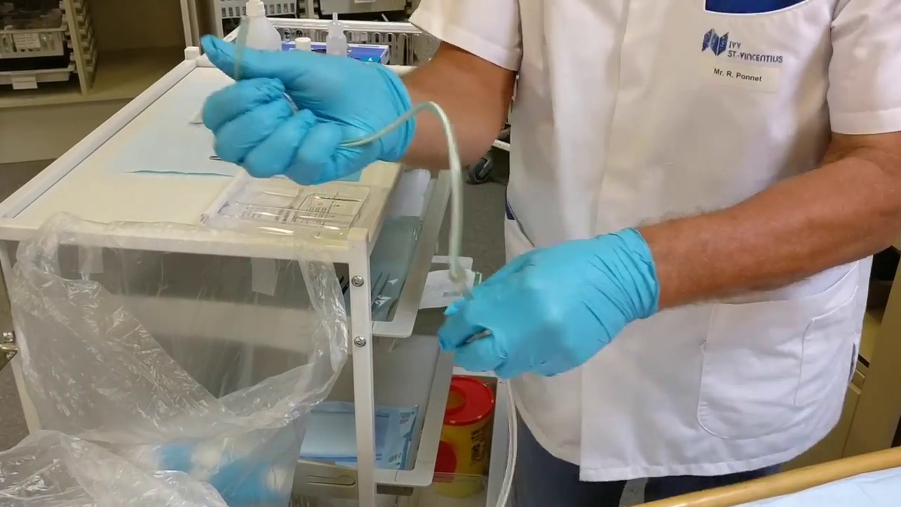 Verwijderen van een actieve wonddrain - YouTube