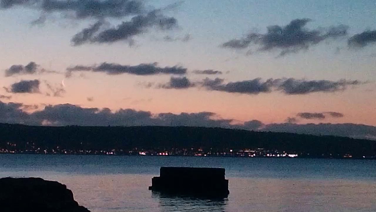 2 February 2019 Crescent Moon ( bottom left ) - YouTube