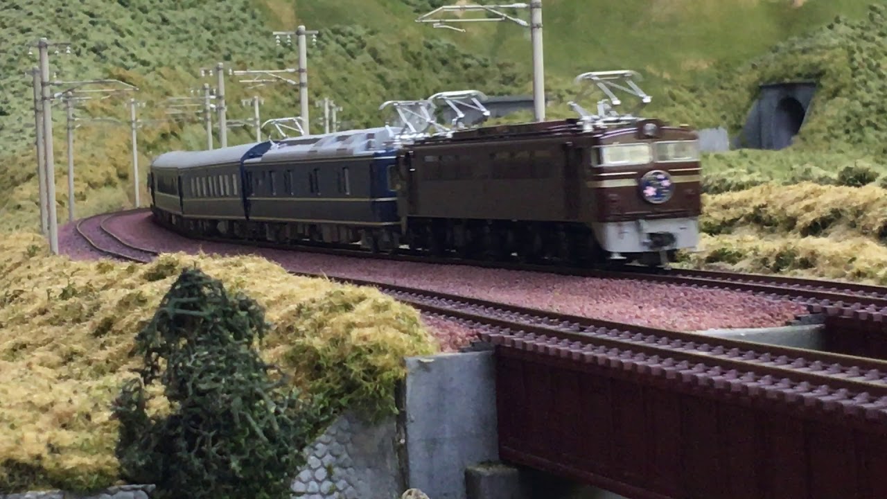 HOゲージ16番 EF61 + トラムウェイ 20系 さくら - YouTube