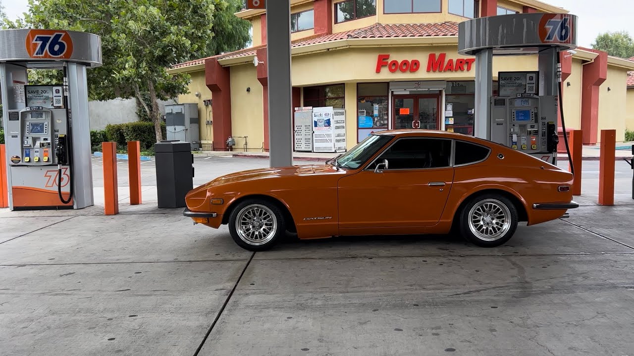 Building a Datsun 240z in 15 minutes - YouTube