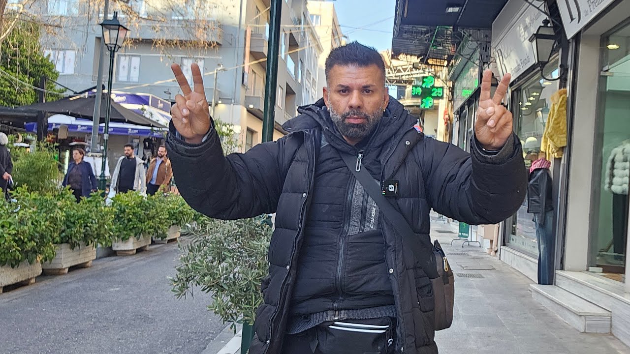 Αθηνα Με πλησίαζαν σιγά σιγά για να με ληστεψουν - YouTube