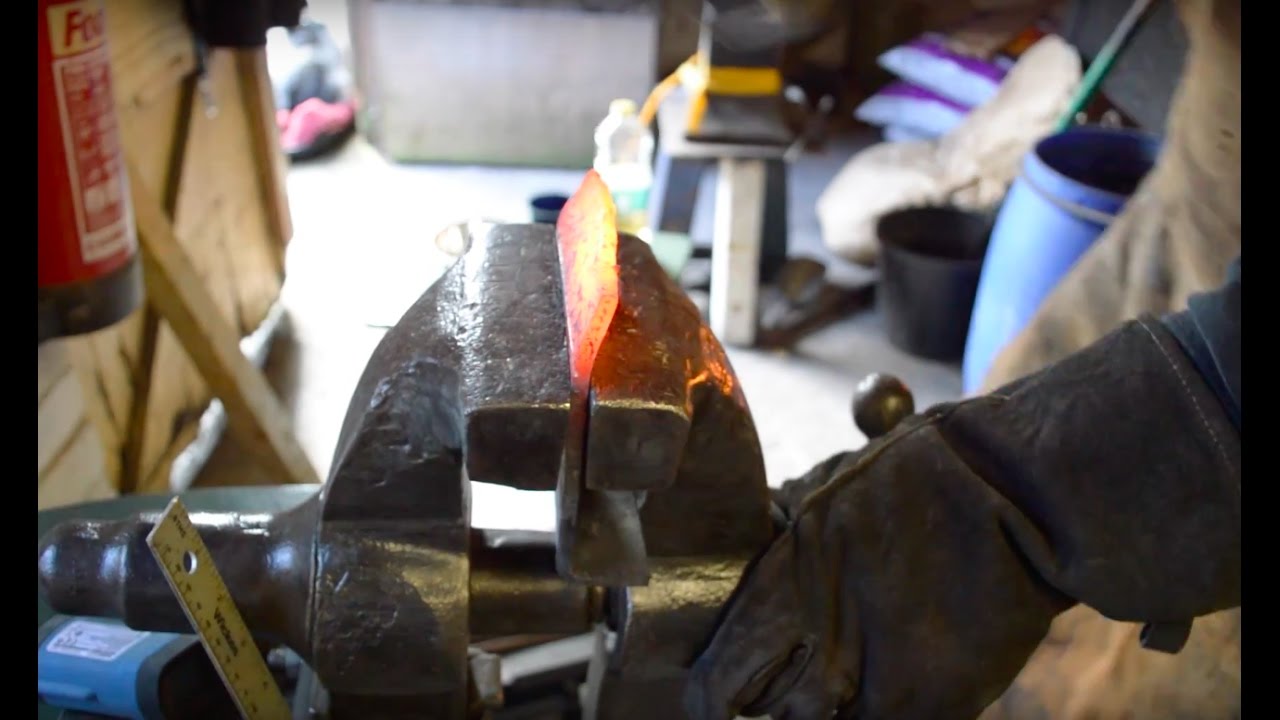 Blacksmithing Basics Episode 10 - Forging a cutting plate - YouTube