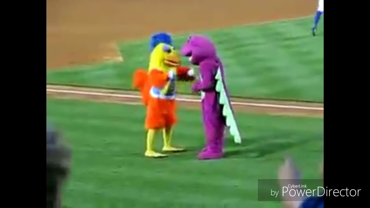 Rare footage of chicken and barney having a dance off - YouTube
