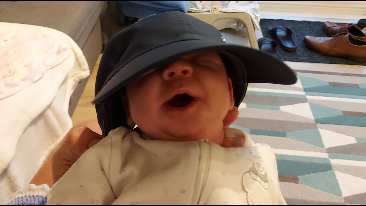 Baby chillin' - YouTube