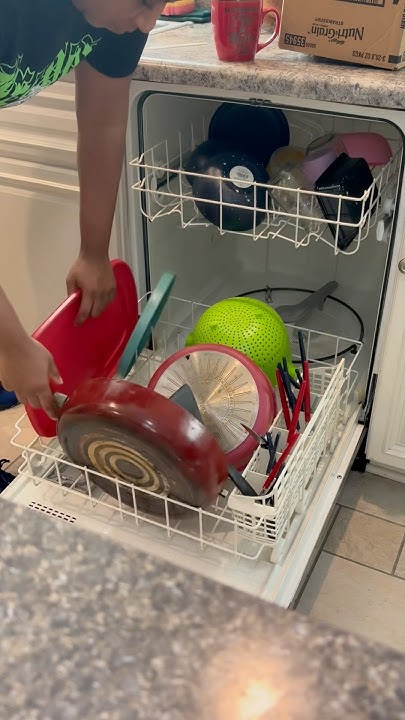 2/ SHE GONE HANDLE HERS😓 #minivlog #sahm #foryou #shorts #mom #cleaning #motivation #food # ...