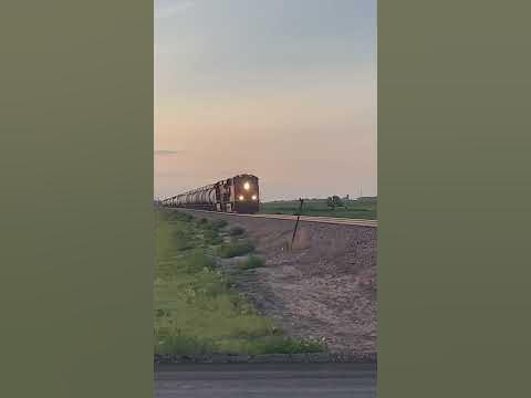 BNSF engineer gives a shave and a haircut salute - YouTube