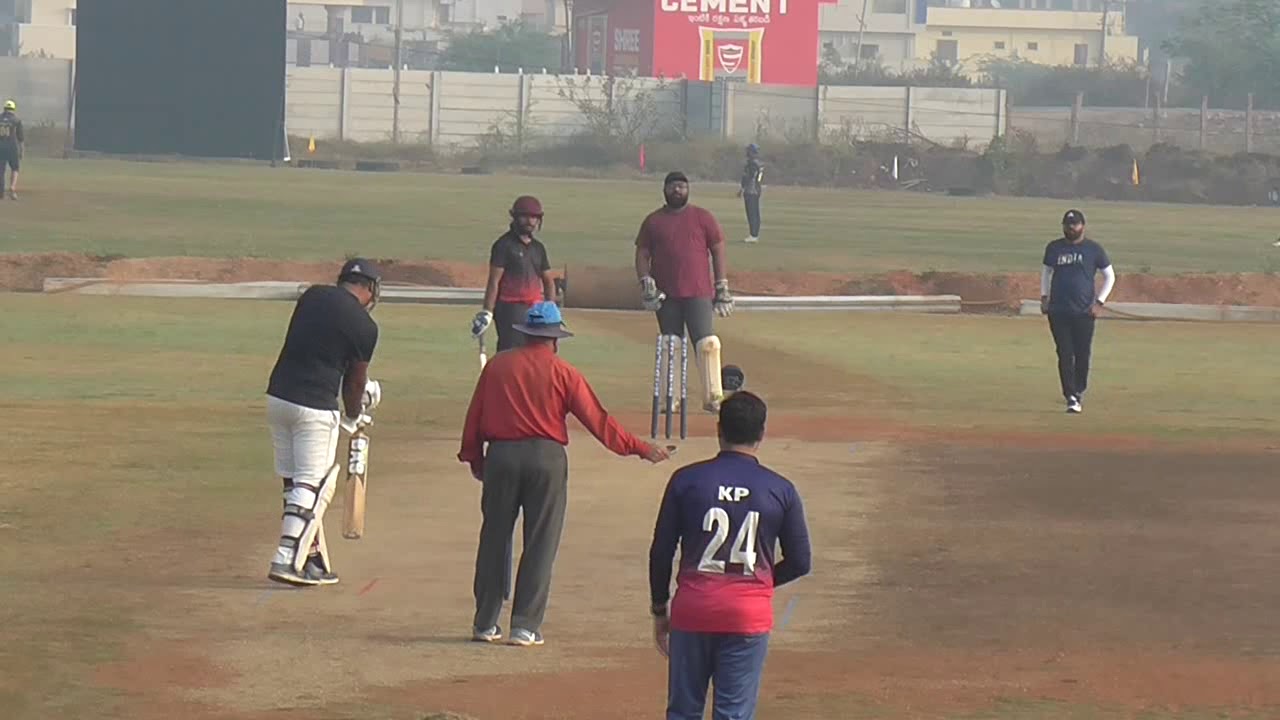 Deccan Dynamos Vs Bashing Blasters #HCCT-40 - YouTube