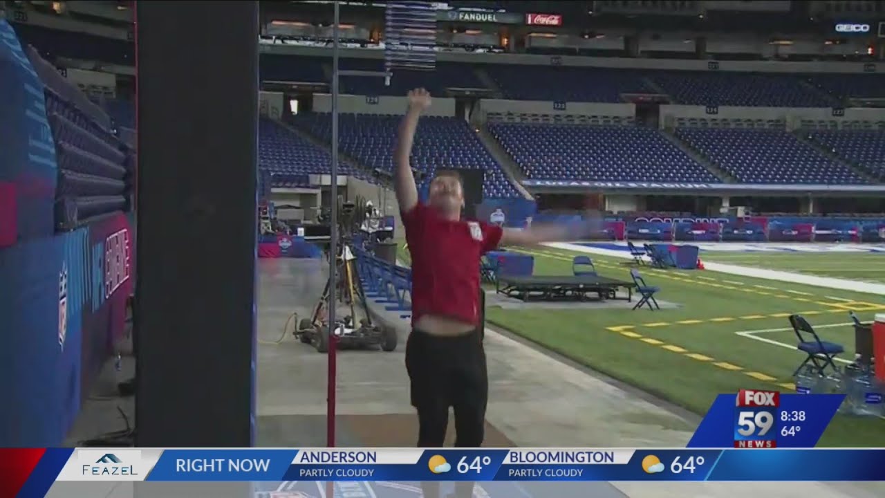 FOX59 Reporter Justin Kollar takes on the vertical jump - YouTube