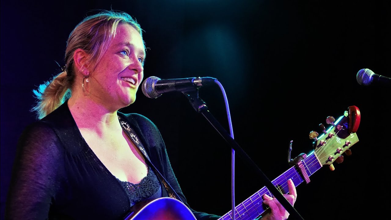 HELEN WREN - 'THE GIRL MOST LIKELY' Live @FTMClub October 2019. - YouTube