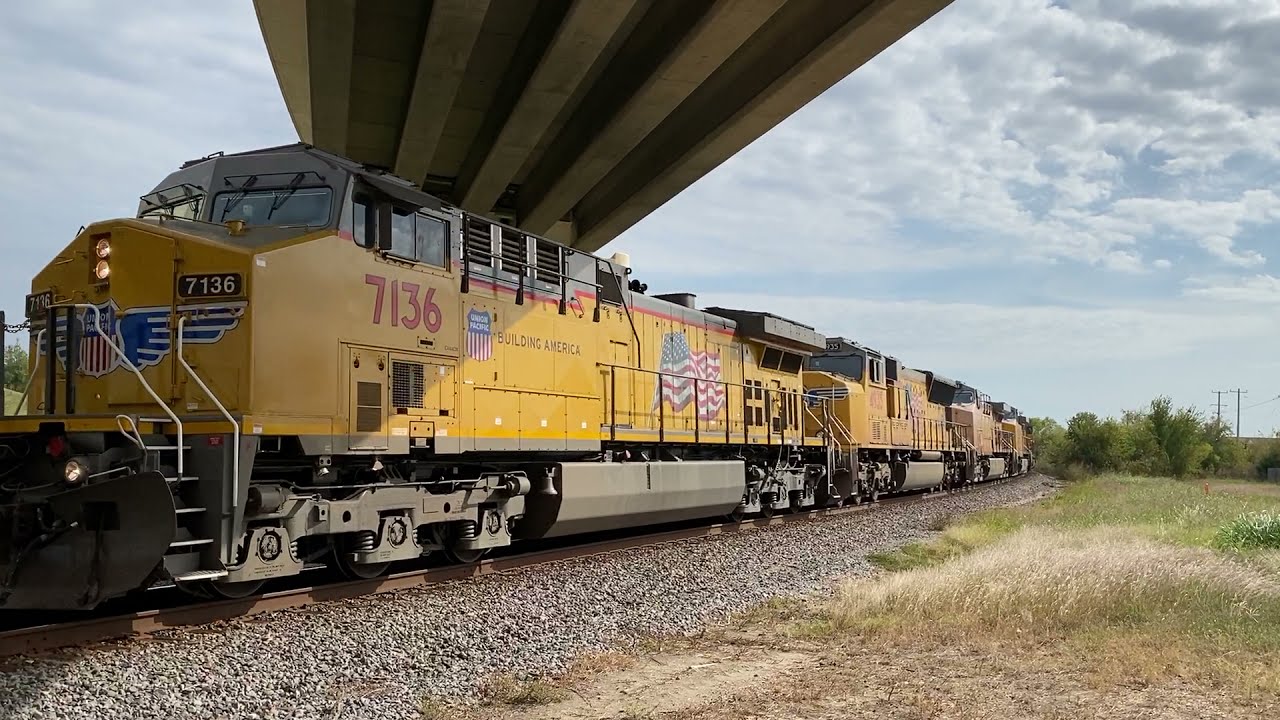 5 Up Front on a Union Pacific Hopper Drag - YouTube