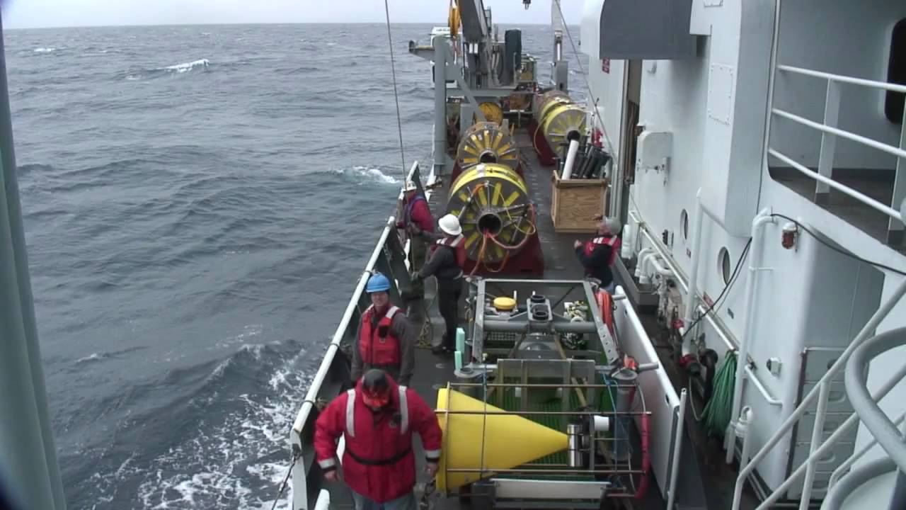 ROPOS ROV Neptune Canada Deployment Deck Operations - RV Thomas G ...