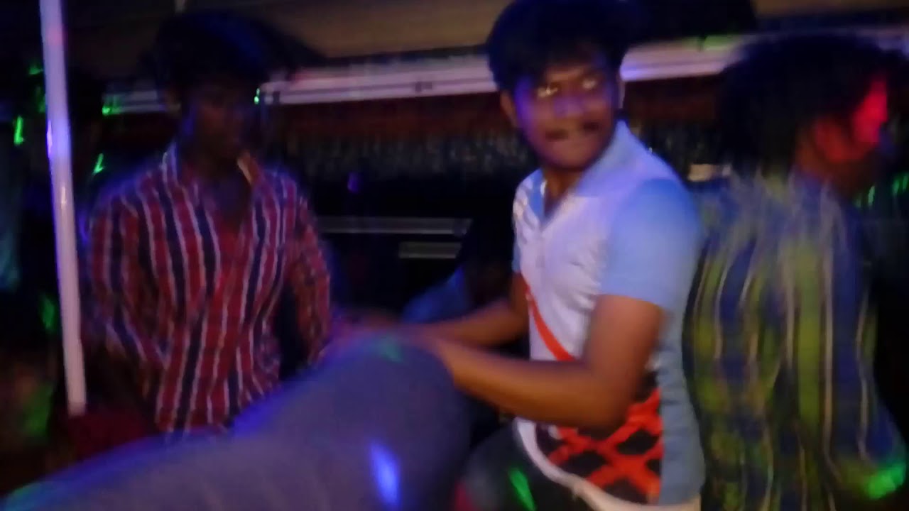 College tour dance in bus - YouTube