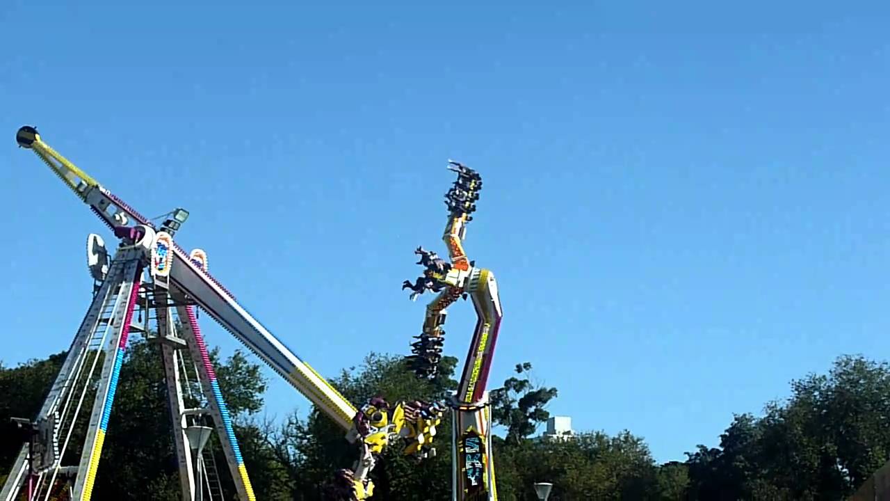 Rides At the Moomba Festival - YouTube