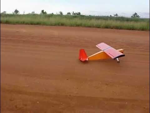 Guaipava Aeromodelo Gigante motor 26cc gasolina.wmv - YouTube