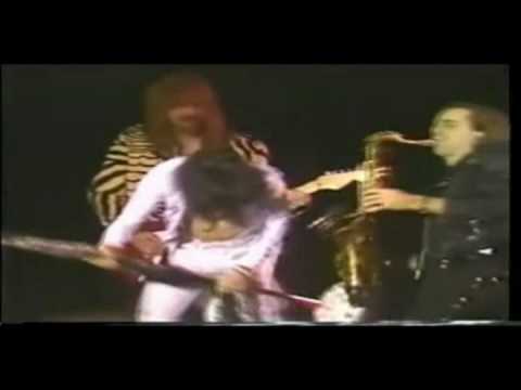 Steven Tyler Funny Dancing and Crazy Acrobatics - YouTube