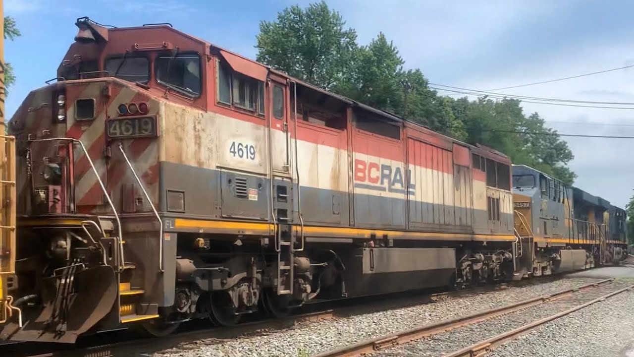 (RARE) Full HD 60 FPS CSX Q410 CSX 880 ES44AH leading & BCRAil 4619 C40-8M Trailing Nice ...