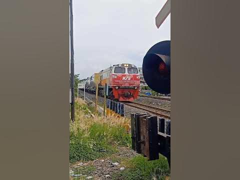 KA BBM berjalan langsung di Stasiun Gedangan #keretaapi # ...