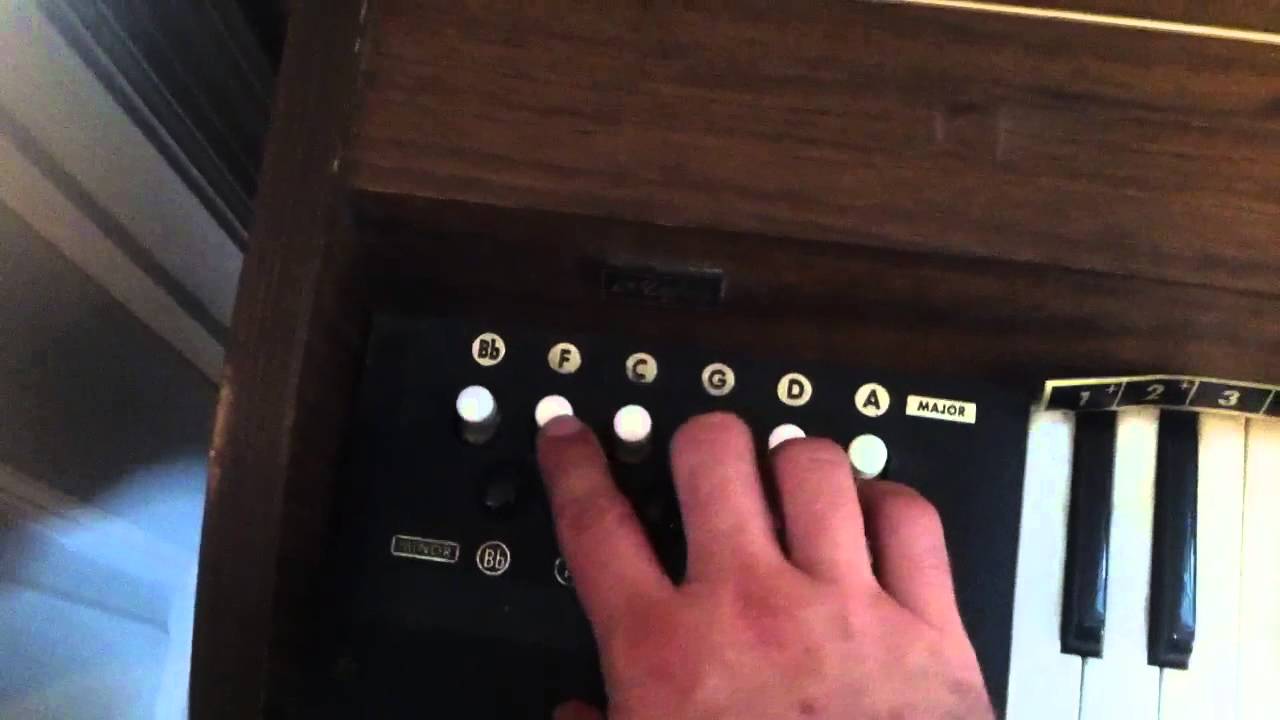 Magnus Chord Organ Demonstration - YouTube