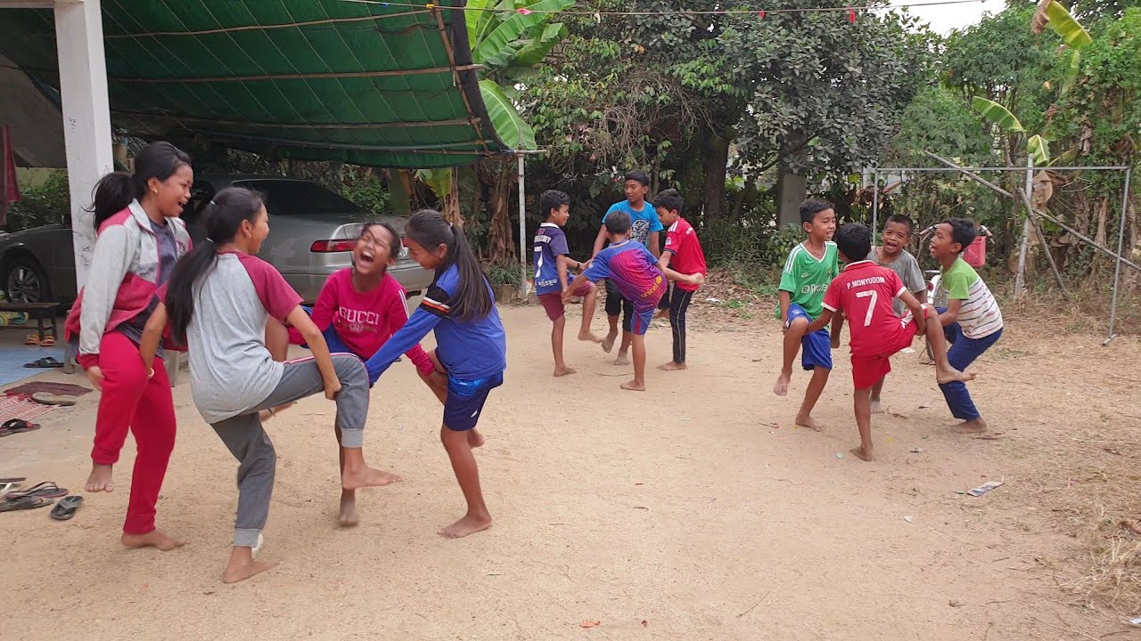 Legs On Hands In A Circle And Jump | Team Building Game | Fun Outdoor ...