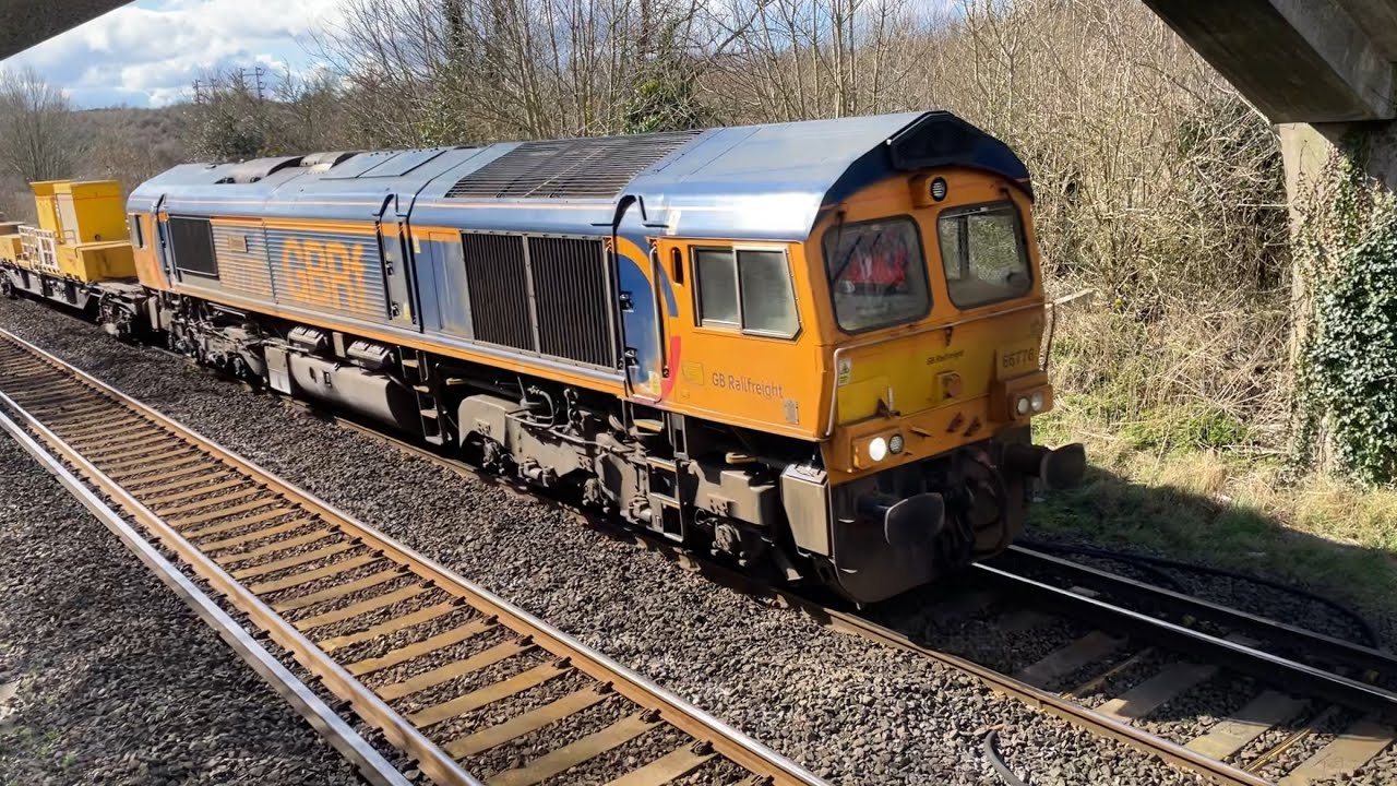 Class 66 | 66776 ‘Joanne’ + 66720 ’Wascosa’ | Two Tone | GB Railfreight ...