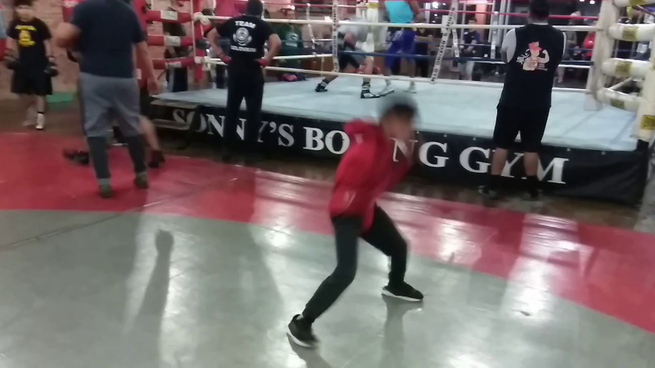 Jesus shadow boxing at sonny's boxing gym - YouTube