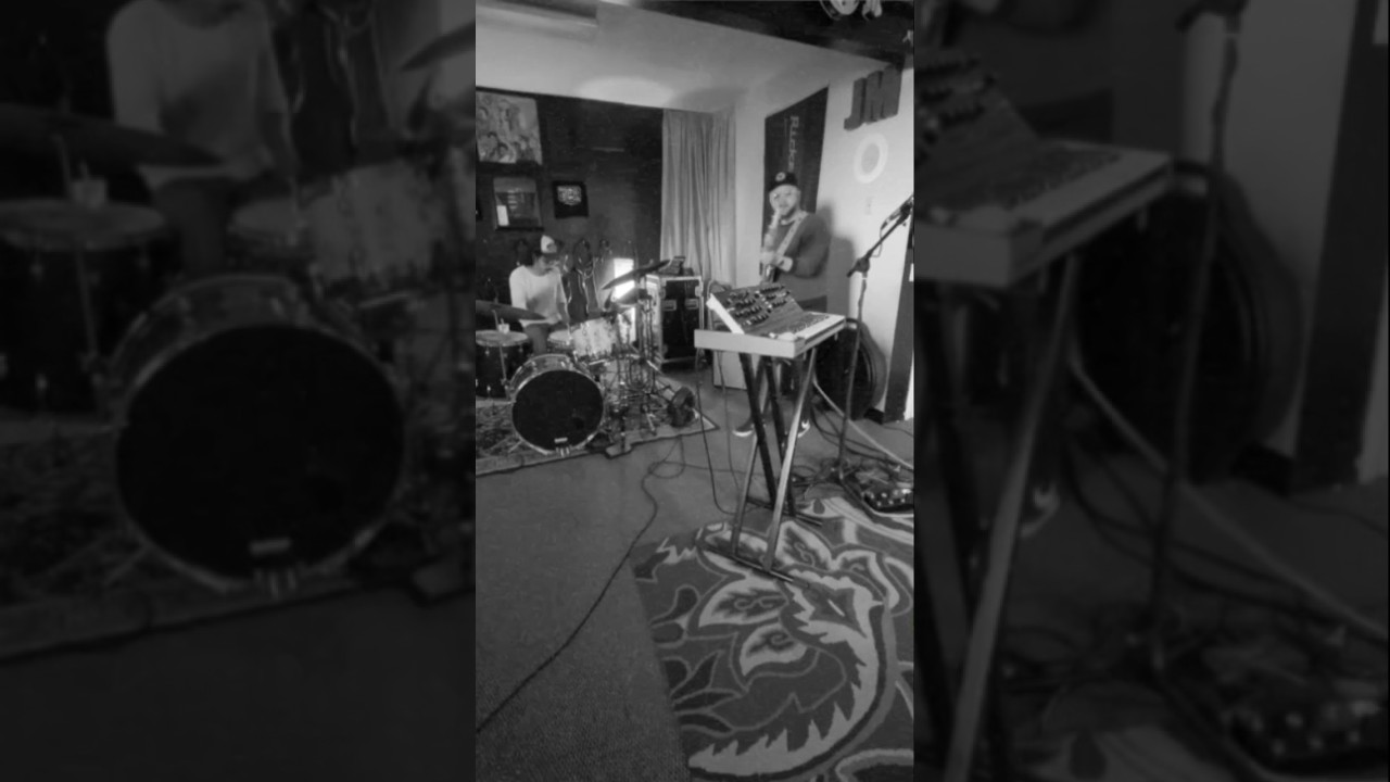 Djo - Roddy - YouTube