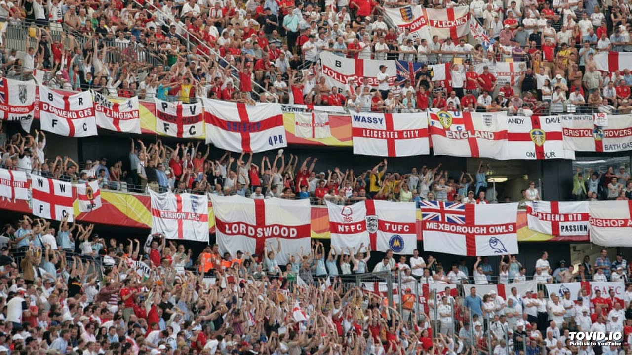 1990s British Crowd - God Save The Queen - UK National Anthem (8D AUDIO ...