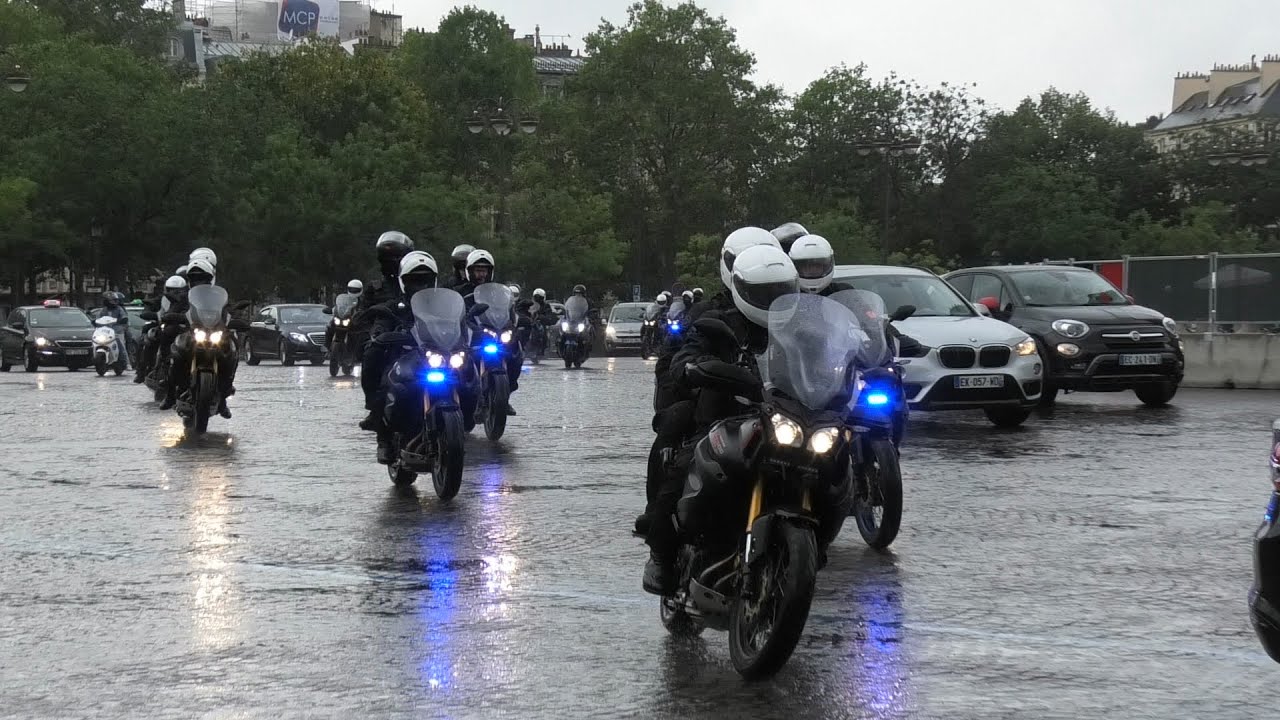 Large Group of Policebikes Responding in Paris! BRAV-M - YouTube