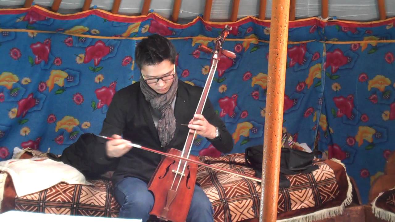 Mongolian horsehead fiddle - YouTube