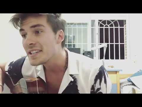 Dvicio ~ Andrés Ceballos singing in Russian! \