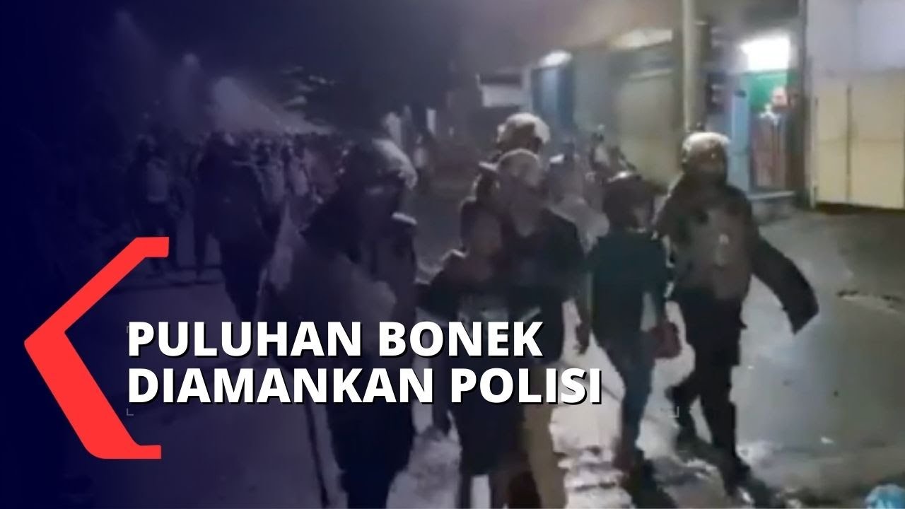 Semprotan Gas Air Mata Bubarkan Kerumunan Bonek yang Rayakan Ulang ...