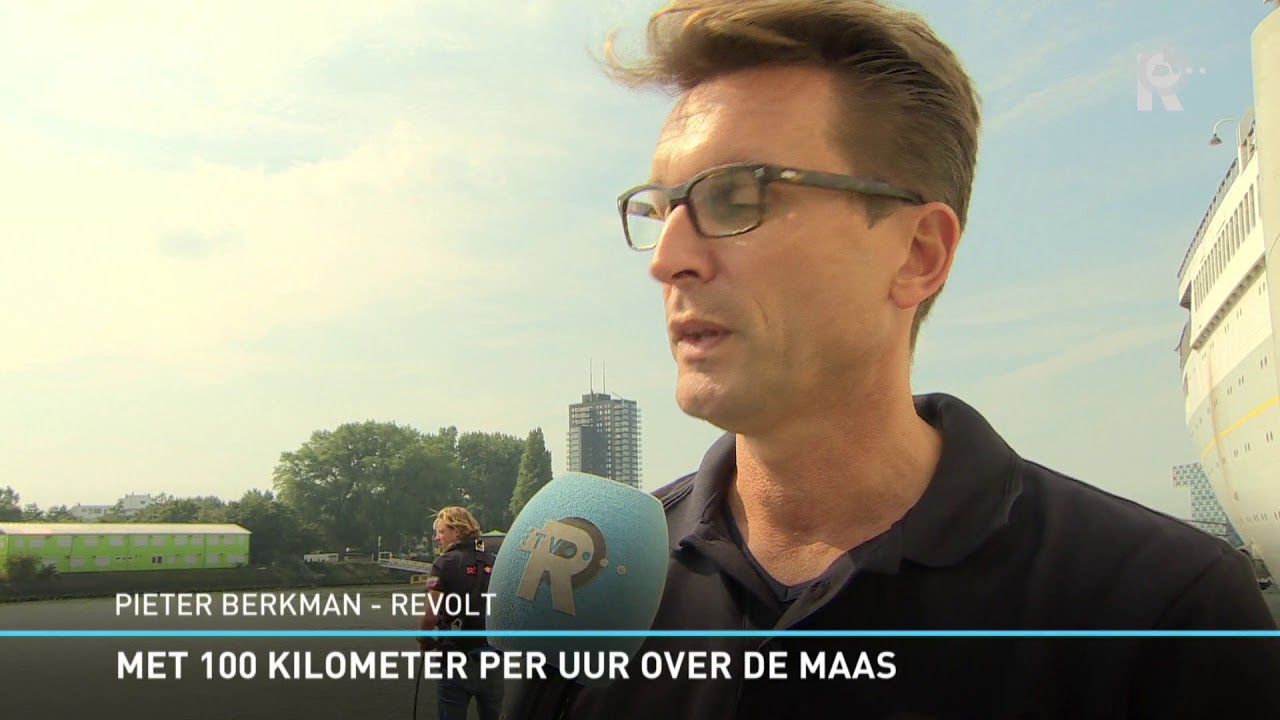 Verslaggever Ruud van Os vaart mee in een supersnelle Revolt - YouTube