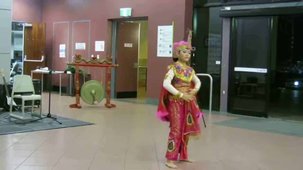 Tari Merak (Peacock Dance) at OlymPPIA 2015 by Tri Mulyani Sunarharum ...