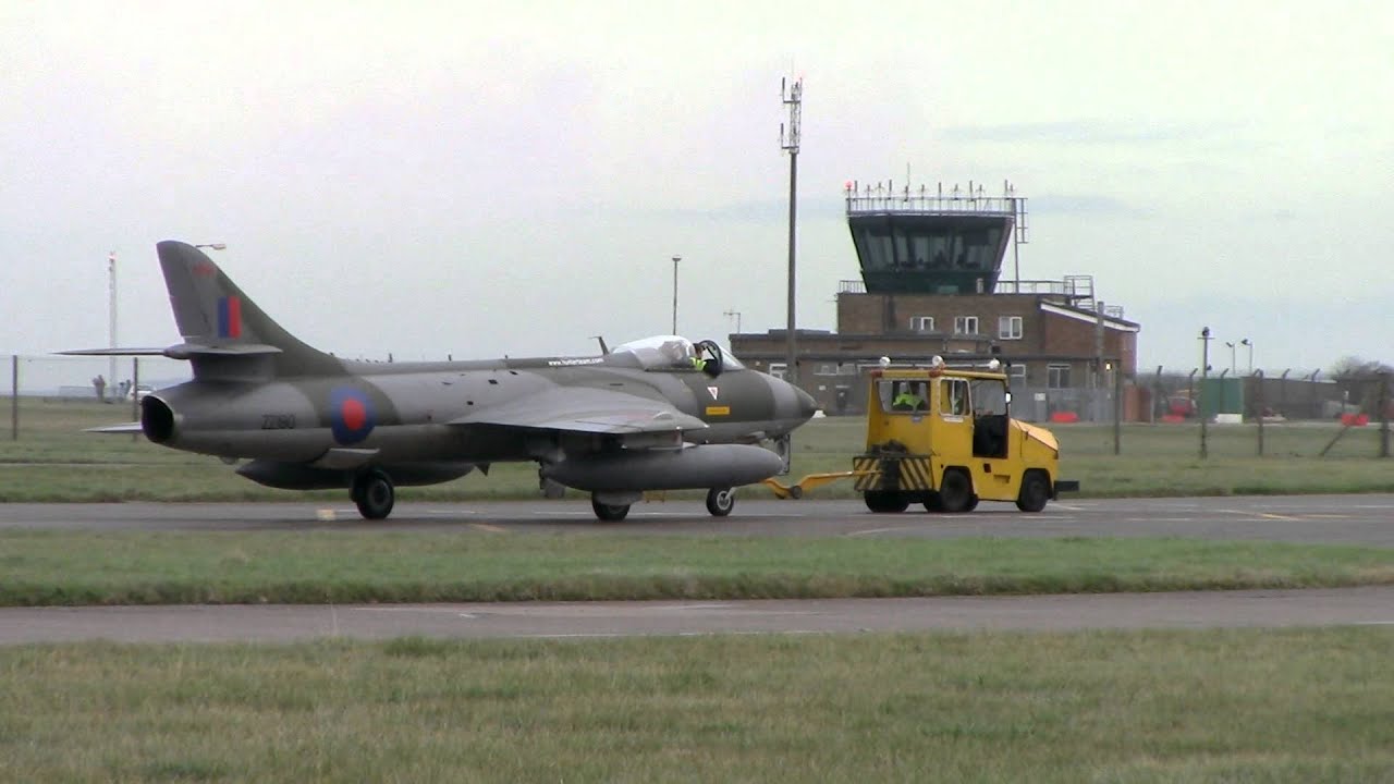 "SCAMPTON33" G-HHAE {ZZ190} [Hawker Hunter F58] (HHA Ltd) Tow, Taxi ...